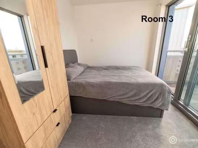 Unique 4 BR Property to rent in Western Harbour Midway, Edinbu.