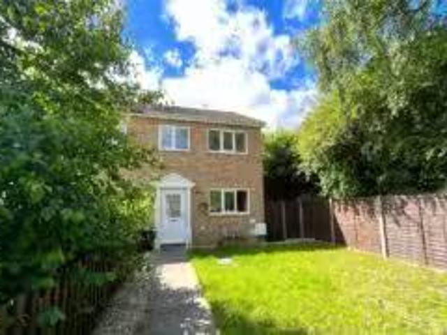 Rental! 4 BR Property & Houses to Rent: Newton Way, Tongham, S.