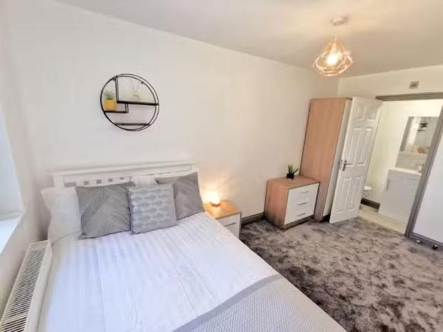 Unique 5 BA 5 bedroom house share for rent in West Boulevard.
