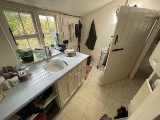 Cheap 5 bedroom detached house for rent in The Square, Westbur.