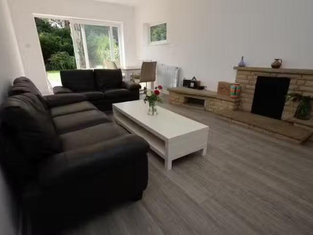 Rental! 5 bedroom detached house for rent in Wallisdown Road.