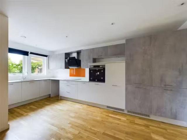 For Rent! 5 bedroom Detached House to rent, Grover Gardens, Ro.