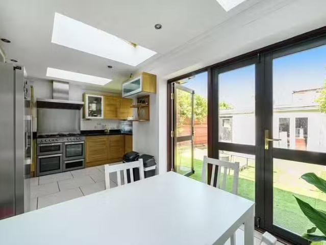 Unique 5 bedroom detached house to rent in London, NW11
