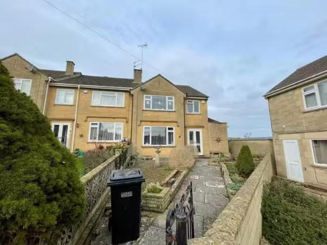 For Rent! 5 bedroom end of terrace house for rent in Teddingto.