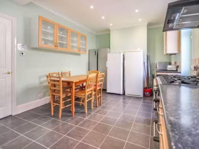 New 5 bedroom semi detached house for rent in Charminster, Bou.