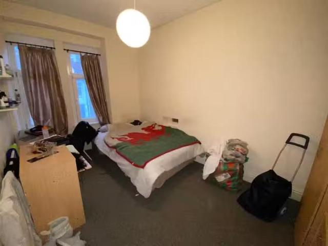 Rental! 5 bedroom terraced house for rent in Wood Road, Trefor.