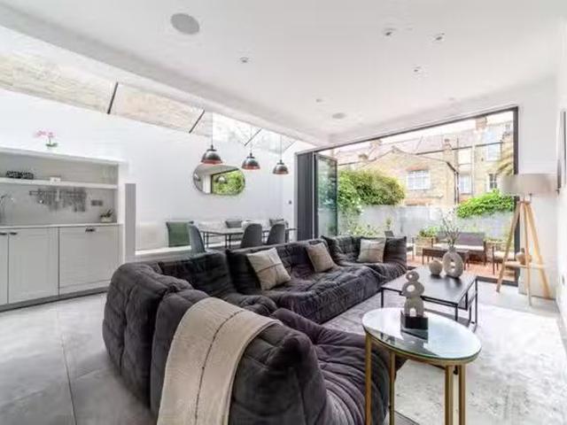 Just in! 5 BR Englewood Road