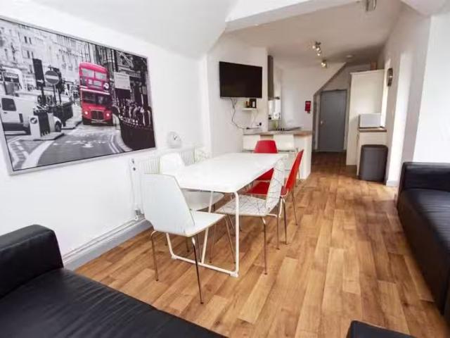 Charming 6 BA 6 bedroom house for rent in Bournbrook Road, Bir.