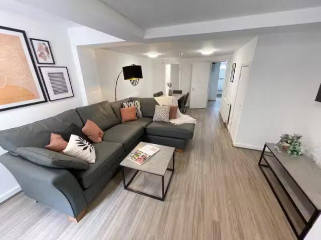 For Rent! 6 BA 6 bedroom house for rent in Kensington, L7 8XB.