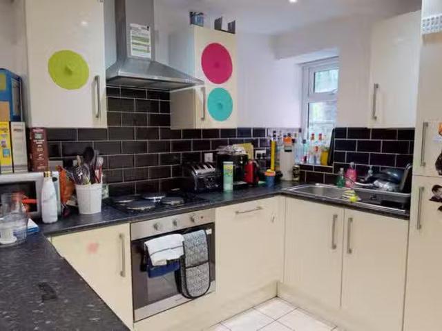 For Rent! 6 BA 6 bedroom house for rent in Tiverton Road, Sell.