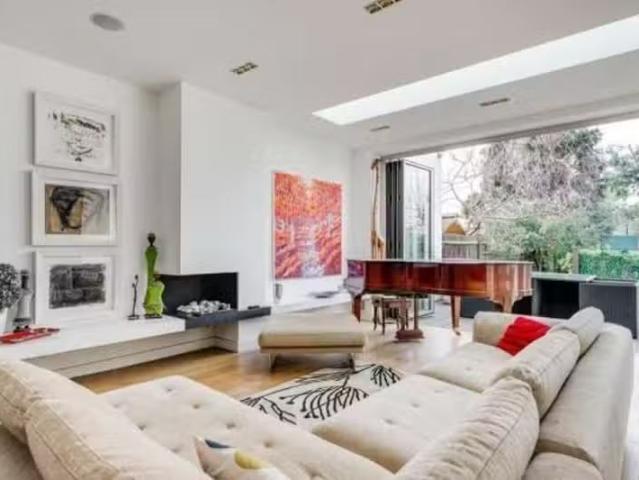 Deal! 6 bedroom terraced house to rent in London, NW2