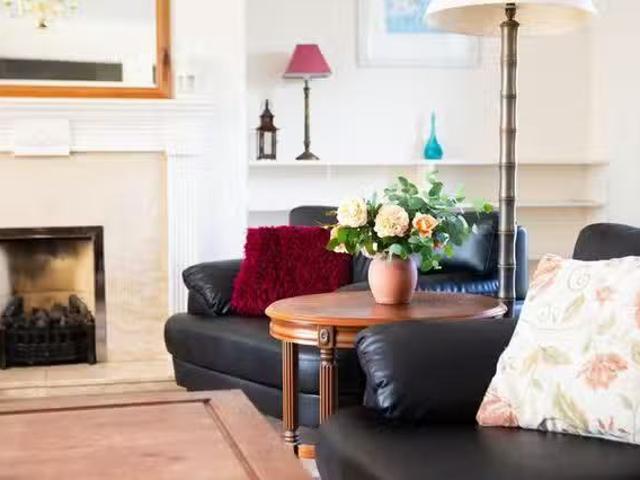 Deal! 6 BR Kennacott Court