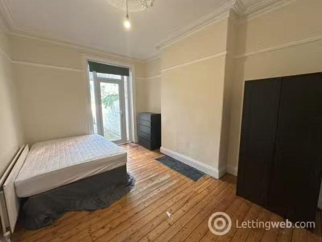 Charming 6 BR Property to rent in First Avenue, Newcastle Upon.