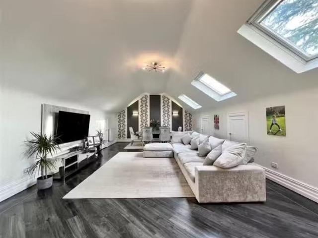 Cheap Altenbrook, Harrop Road, Hale, 3 bedroom, Apartment