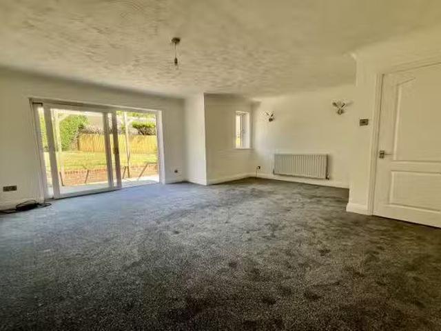 Cozy Detached bungalow to rent in Cloverly, The Common, West C.