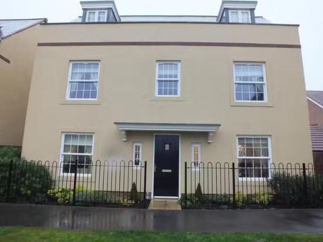 For Rent! Detached house for rent in Greenhaze Lane, Great Cam.