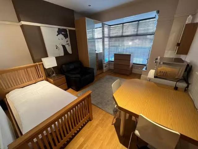 Cheap Flat to rent, Blackacre Road, Dudley, DY2 £715 pcm