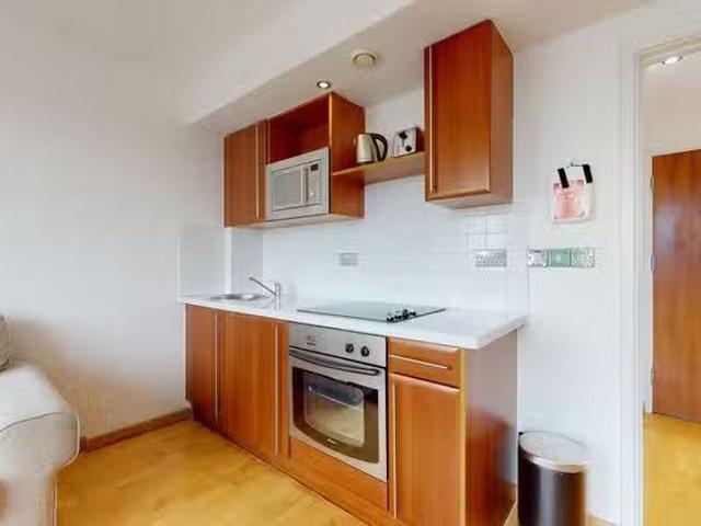 Charming Flat to rent in Old Brompton Road, London SW7