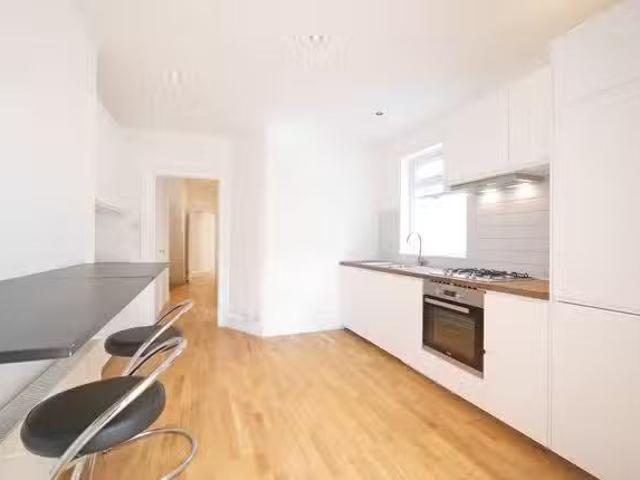 For Rent! Flat to rent in Birkbeck Road, London SW19