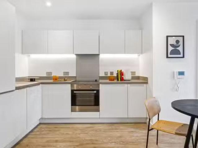 Just in! Flat to rent in The Kell, Gillingham Gate Road, Gilli.