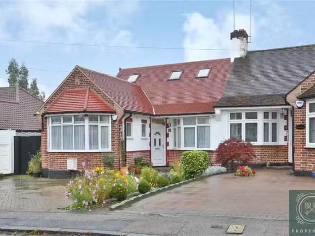 Deal! House for rent in Linkside Close, London, EN2