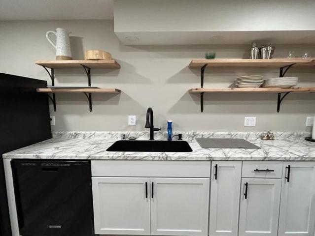Rental listing in West, Madison. Contact the landlord or prope.