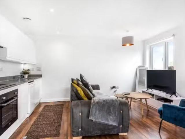 Rental! Lyons Way, SLOUGH