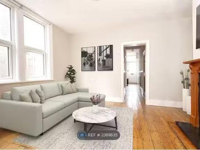 Charming Maisonette to rent in Havelock Road, Wimbledon SW19