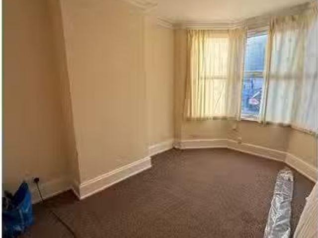 Nice Semi detached house to rent in Constance Road, Croydon CR0