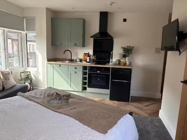 Charming Studio flat for rent in 71 Raddlebarn Road, Selly O.