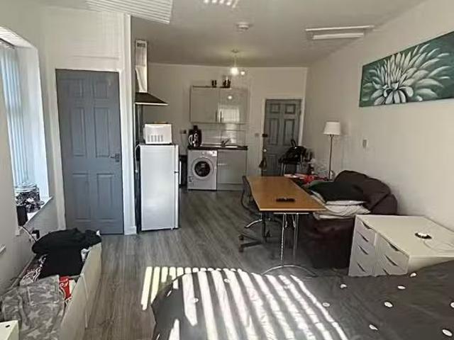 Unique Studio flat for rent in Clare Road, Cardiff City, CF11