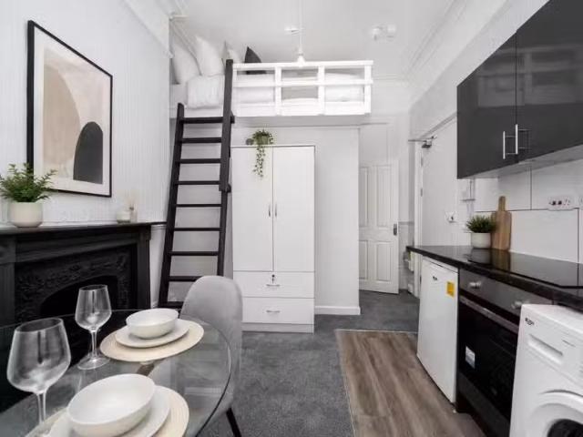 Rental! Studio flat for rent in Flat 4 Oriental Place, BN1