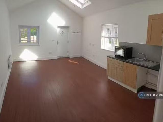 Just in! Studio flat for rent in Ostlings Lane, Bath, BA1