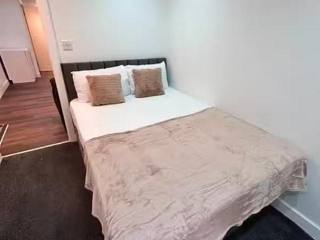 Rental! Studio flat for rent in Manningham Lane, Bradford, Wes.