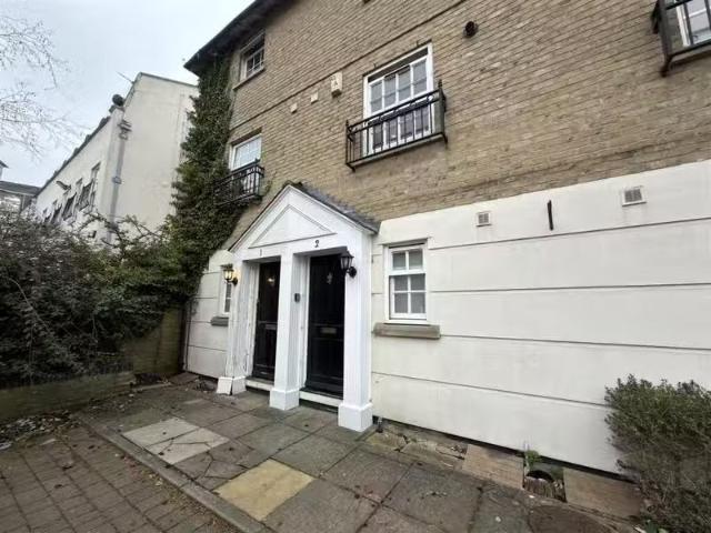 Cheap Studio flat for rent in Masterman Wharf, Bishop's Stortf.