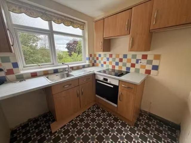 Cheap Studio flat for rent in Savoy Close, Birmingham, B32 2HD.