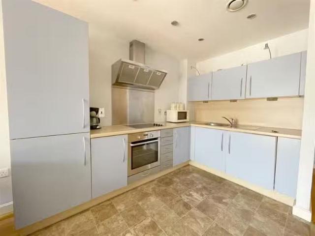 Rental! Studio flat for rent in Watermarque, 100 Browning Stre.