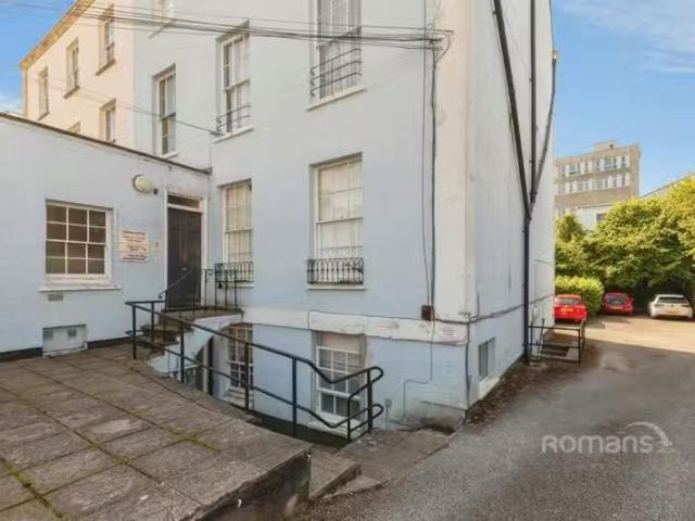 Cozy Studio flat for rent in Wetherell Place, Bristol, Somerse.
