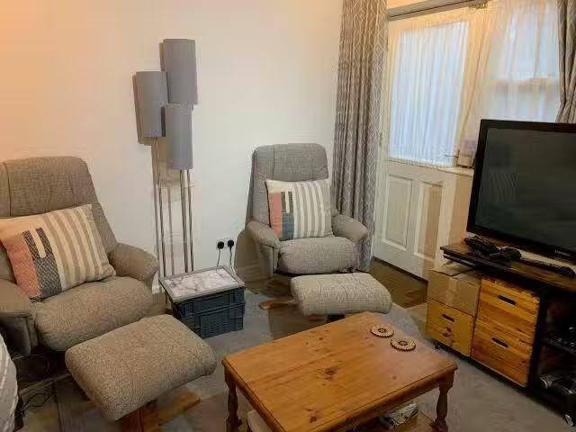 For Rent! Studio flat for rent in The Annex, 33 High Street, W.