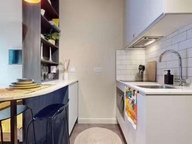 Unique Studio to rent in Crossharbour Plaza, London E14