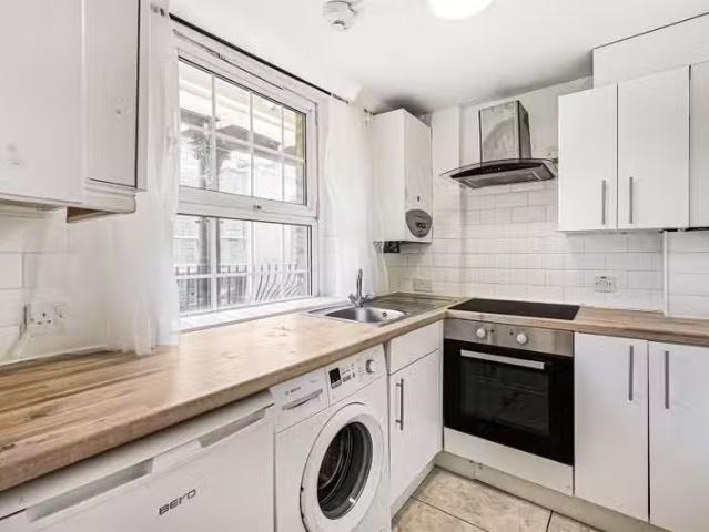Deal! property to let in Gatliff Close, Ebury Bridge Road, Lon.