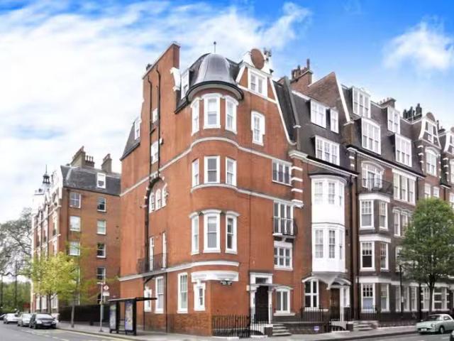 Deal! property to let in Sloane Court West, London, SW3 £1,9.