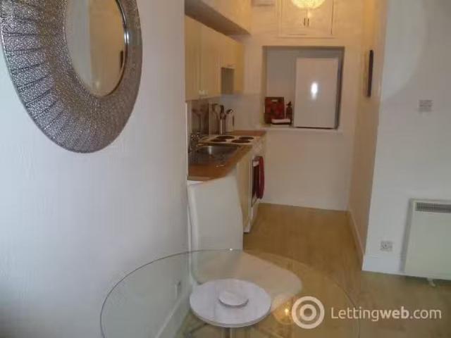 Cheap Property to rent in 73d Charlotte Street, Aberdeen, AB25.