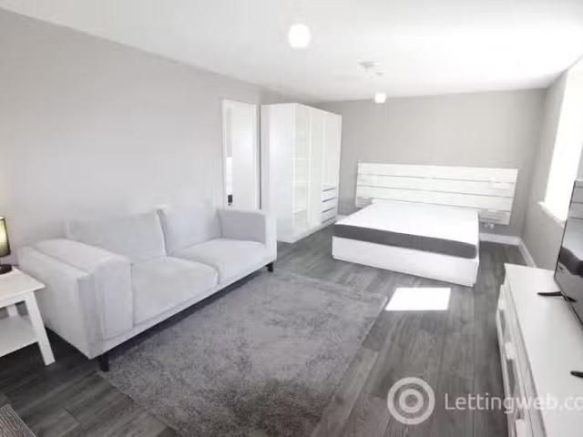 Rental! Property to rent in 38J Charlotte Street