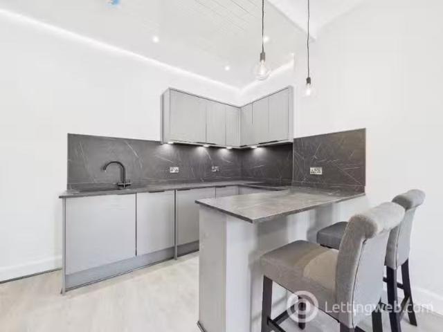 Cheap Property to rent in Watson Crescent, Polwarth, Edinburgh.