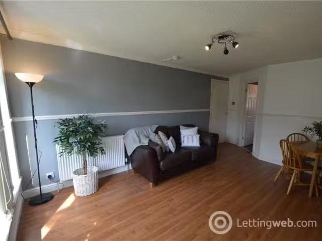Cozy Property to rent in Abercromby Drive, Bridgeton, Glasgow.