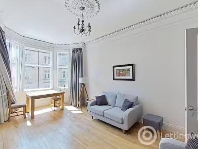 Cozy Property to rent in Bruntsfield Place, Edinburgh, Midloth.