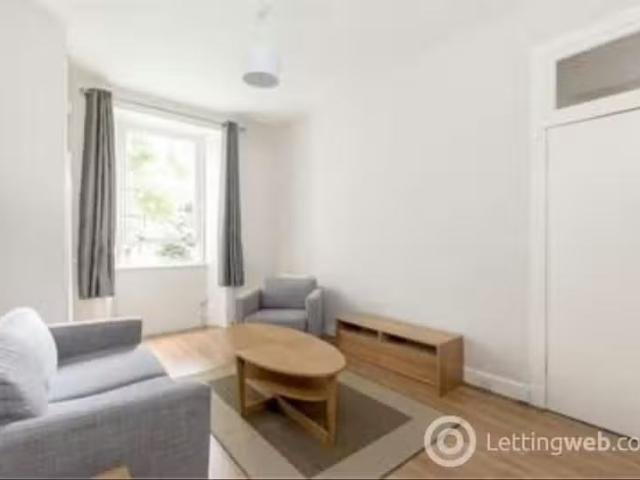 Cozy Property to rent in Elgin Terrace, Easter Road, Edinburgh.