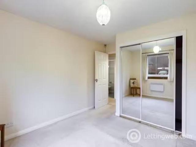 Rental! Property to rent in Fortingall Avenue, Kelvindale, Gla.