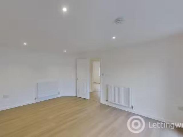 Cozy Property to rent in Greenpark, Edinburgh, EH17